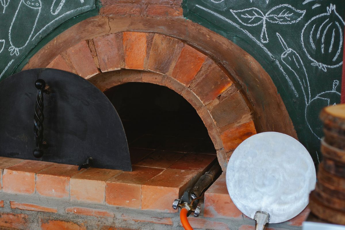 How To Use An Outdoor Pizza Oven - Outdoor Kitchen Guy